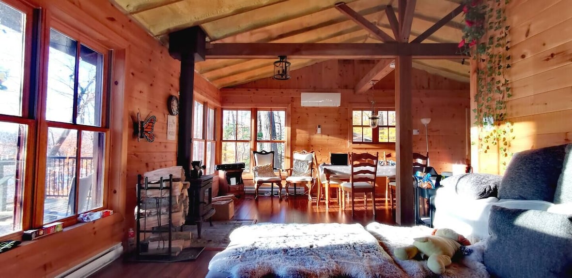 Charming Waterfront Cottage @Serene Natural Beauty\n - Renfrew