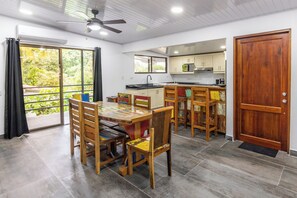 Casa Familiar | Sala de estar | Smart TV de 42 polegadas com canais por cabo 