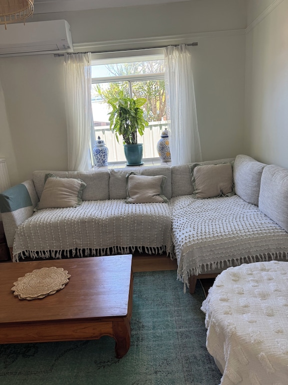 Whale Song Beach House - Newcastle