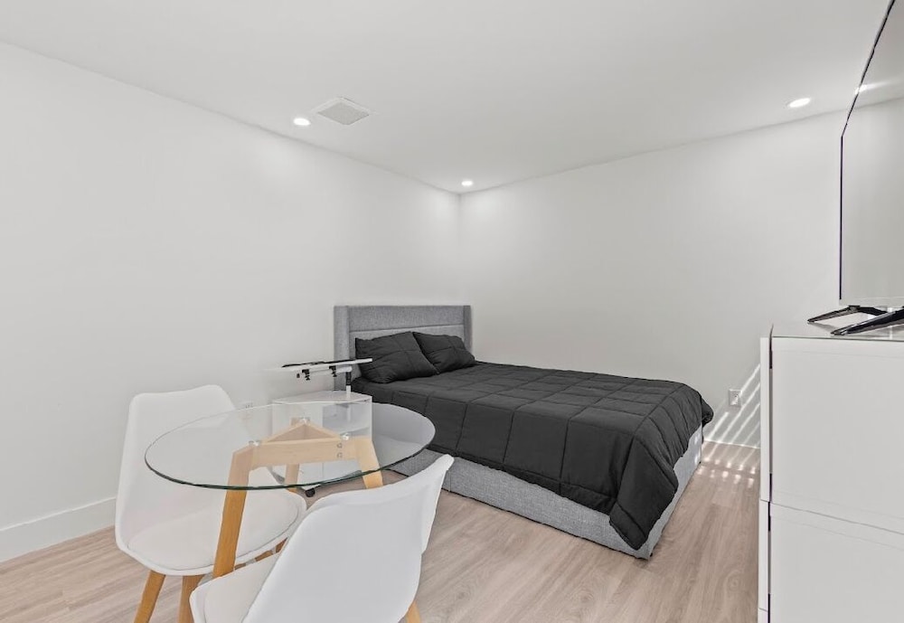 Modern Studio Near shops and University of Miami - Miami-Dade County | Vrbo