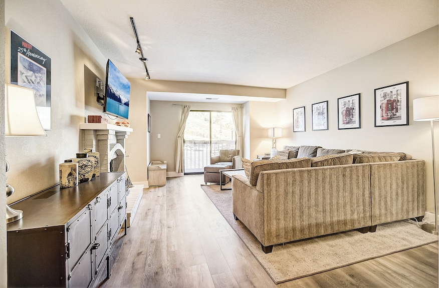 Shadow Ridge 303-3 | Short Walk To Skiing | Mountain & Ski Views | Kitchen | Pool & Hot Tub - Park City, UT