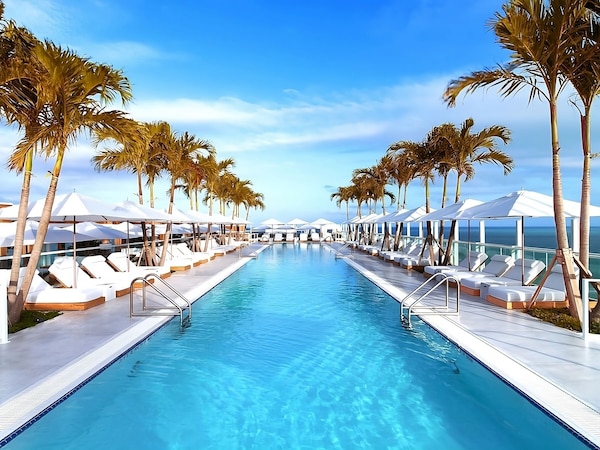 Magnificent Living In Elegance! Outdoor Pool, Private Beach Area - Miami