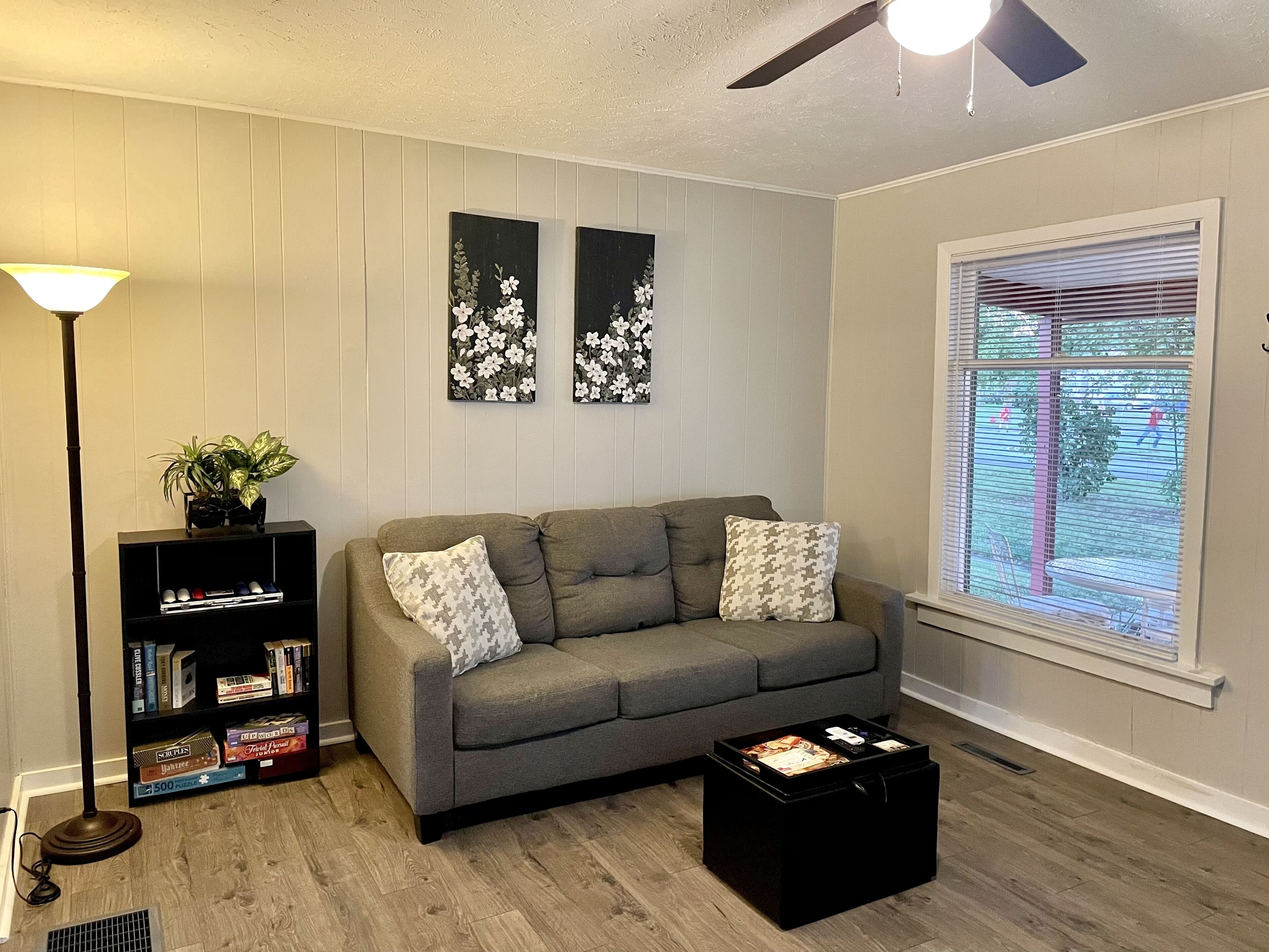 Full House Minutes' Walk To Memorial Stadium, Hawk Field, Haymarket/railyard - Lincoln, NE