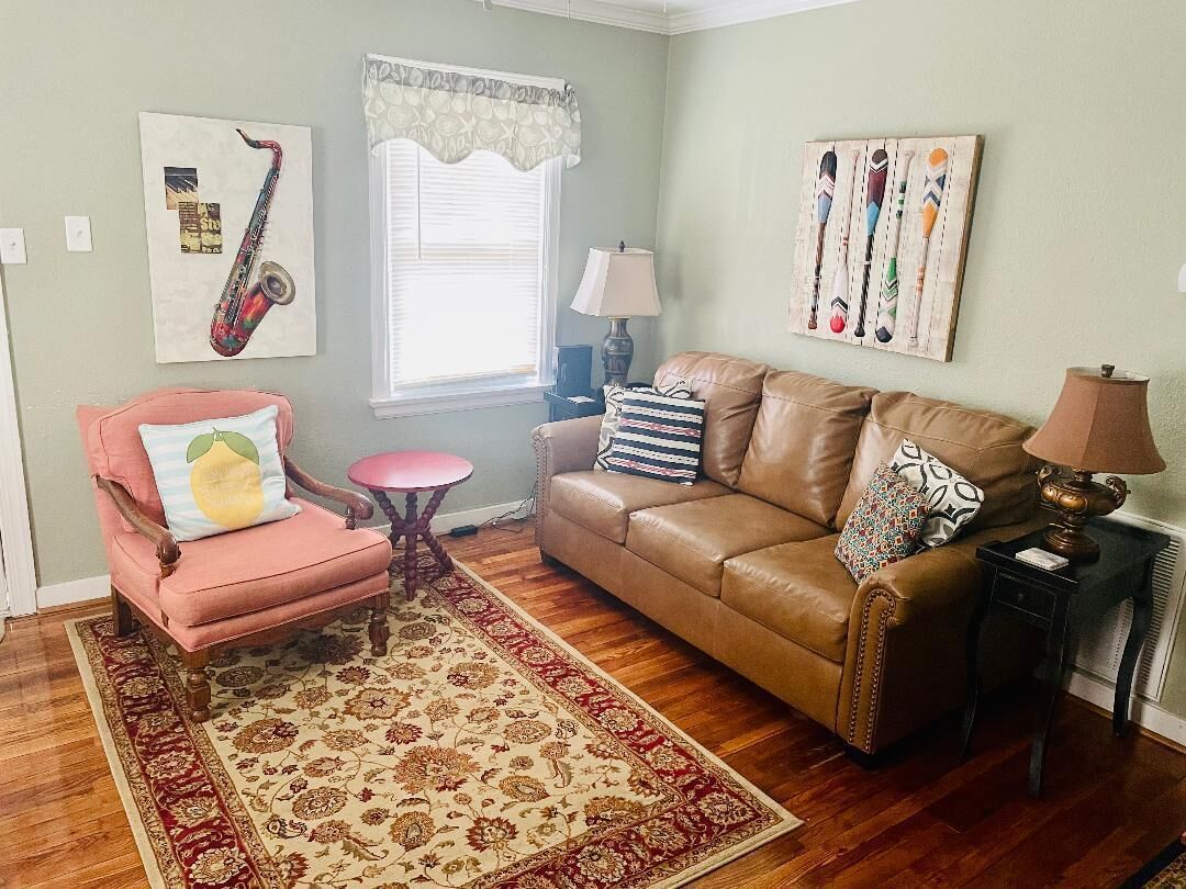 Cozy Yellow Cottage With Garage - Warrington, FL
