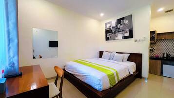 Quarto standard, vista para a piscina | Individualmente decorados, individualmente mobiliados, escrivaninha