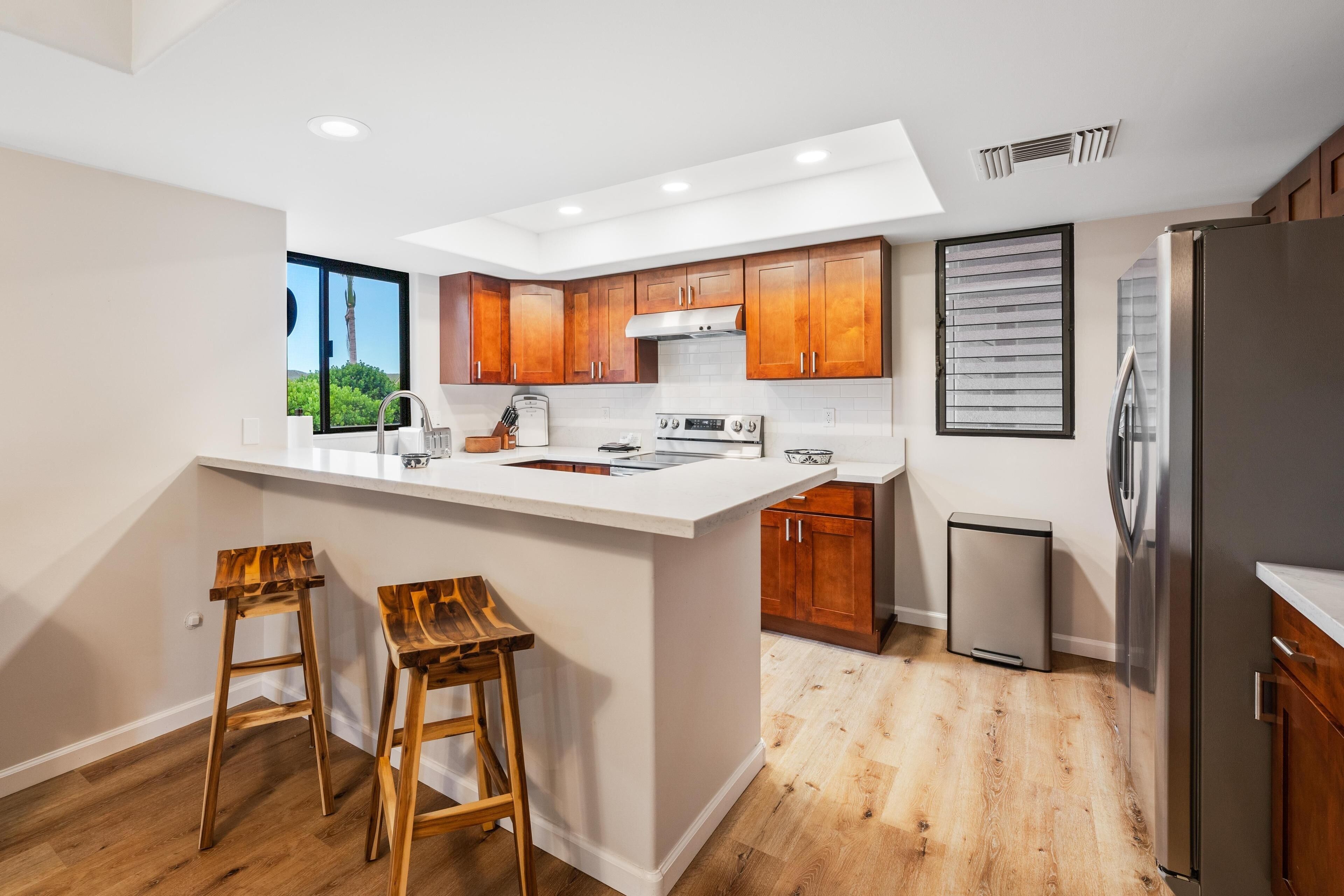 Apartamento em Condomínio Fechado, 2 quartos | Cozinha privada | Um frigorífico, um forno, uma cafeteira/bule, uma torradeira 