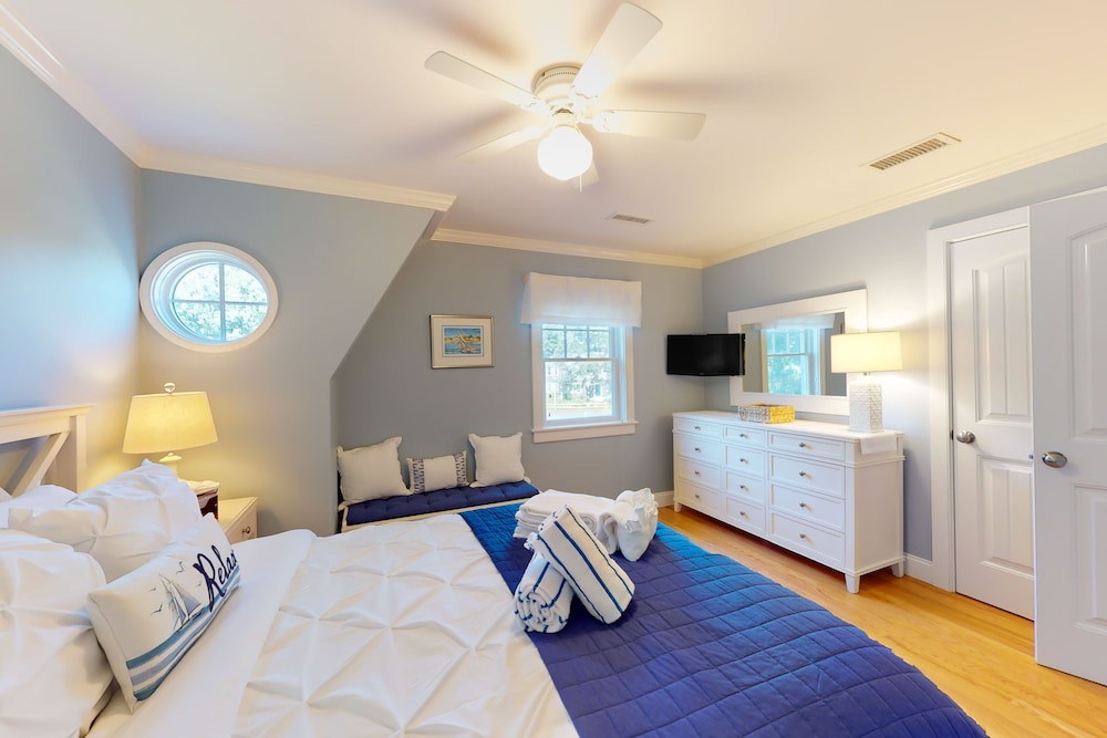 Gorgeously rebuilt Cape Cod estate with lovely grounds, walk to private ...