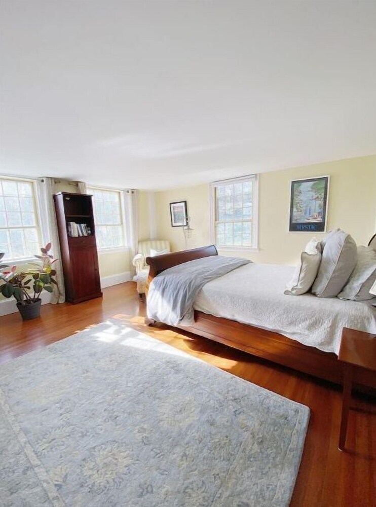 Historic John Burrows House in Downtown Mystic - Mystic | Vrbo
