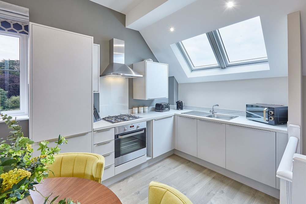 Host Stay Lightkeeper S Cottage - Whitby, UK