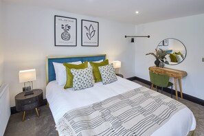 Casa | 6 quartos, escrivaninha