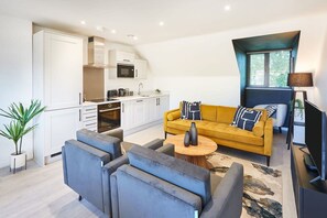 Apartamento | 2 quartos, escrivaninha