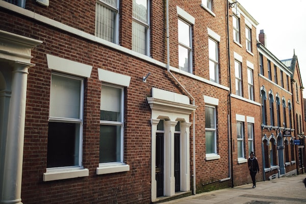 Deluxe Two Bedroom Apartment. Newly Renovated. - Preston