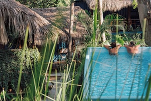 2 piscinas exteriores