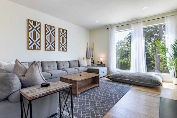 Modern Escape By Avanstay W/ Hot Tub, Fire Pit, Mountain Views, 10min To Town - Asheville, NC