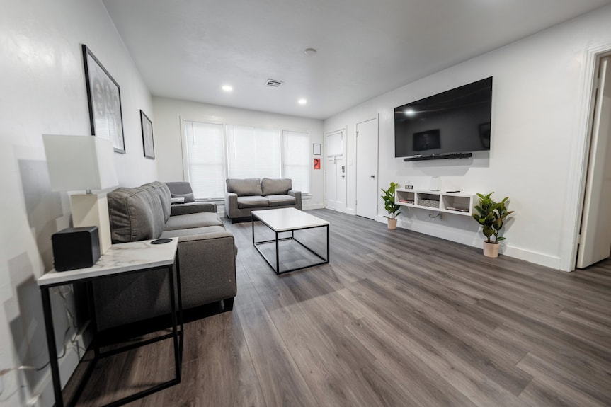 Spacious 4br/2ba Home - Closest Stay To Ou Stadium & Campus - Norman, OK