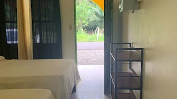 Quarto standard, 1 quarto, para não fumantes, suíte | Roupas de cama antialérgicas, edredons de pluma, cofres nos quartos