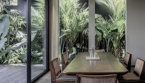 Vila exclusiva, 4 quartos, piscina particular | Opções para refeição no quarto