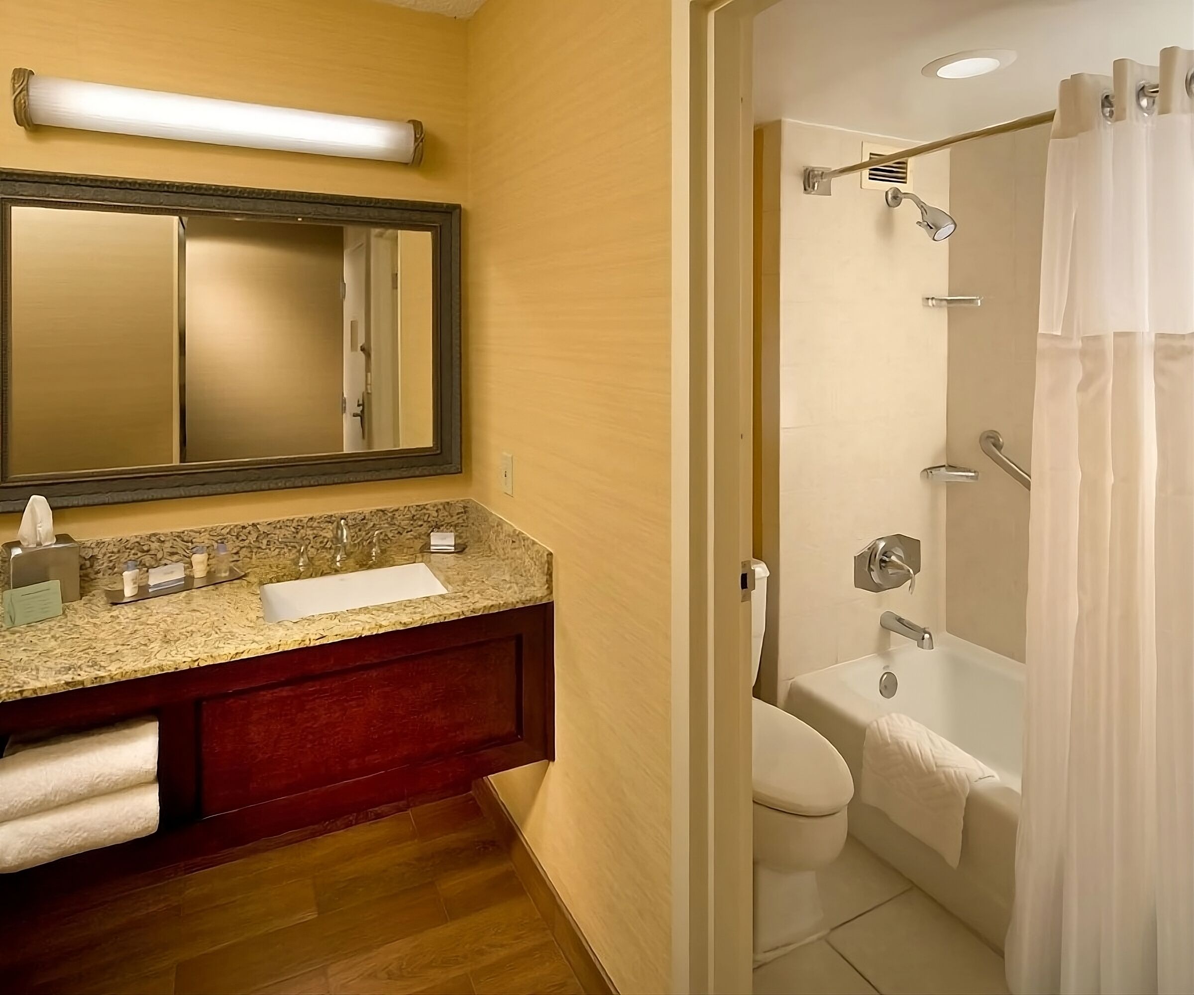 Private Balcony, Indoor Pool, Onsite Parking! Your Relaxing Getaway Awaits! - Gatlinburg, TN