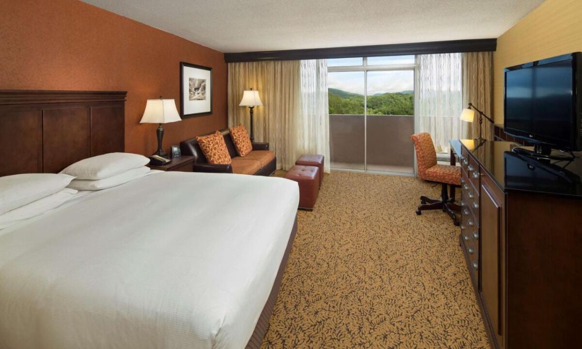 Best Place To Unwind! Private Balcony, Indoor Pool, Parking, Pet-friendly! - Gatlinburg, TN