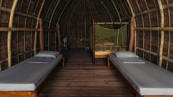 Quarto Quádruplo Tradicional | Roupa de cama fornecida