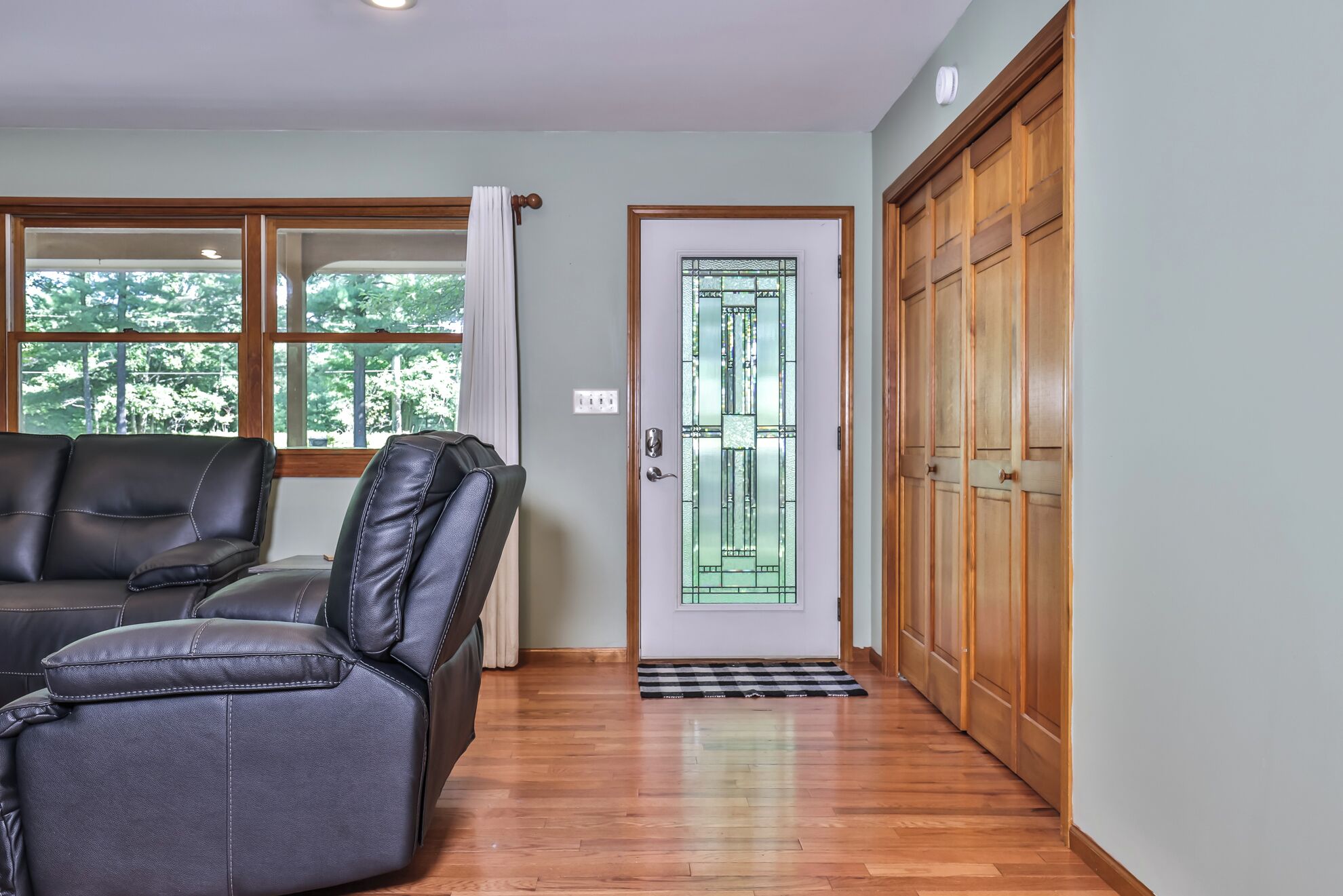 Stunning Private Home Surrounded By Wildlife Minutes From Downtown Minocqua ! - Minocqua, WI
