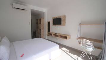 Quarto Duplo, 1 cama queen-size, casa de banho privativa, vista para o jardim | Secretária, secretária adequada para computadores portáteis