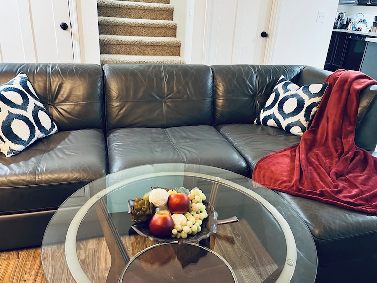 Quiet & Backed By Trees, Centrally Located Home Close To Downtown And Ferries. - Port Orchard, WA