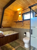 3-LOYA Luxury Bungalov with Heated Pool | Banheiro | Banheira e chuveiro separados, banheira de hidromassagem