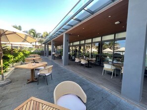 Bar à beira da piscina