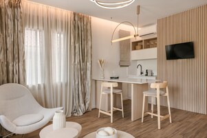 Suite Nobre | Roupa de alta qualidade, camas de colchão Tempur-Pedic, cofre no quarto