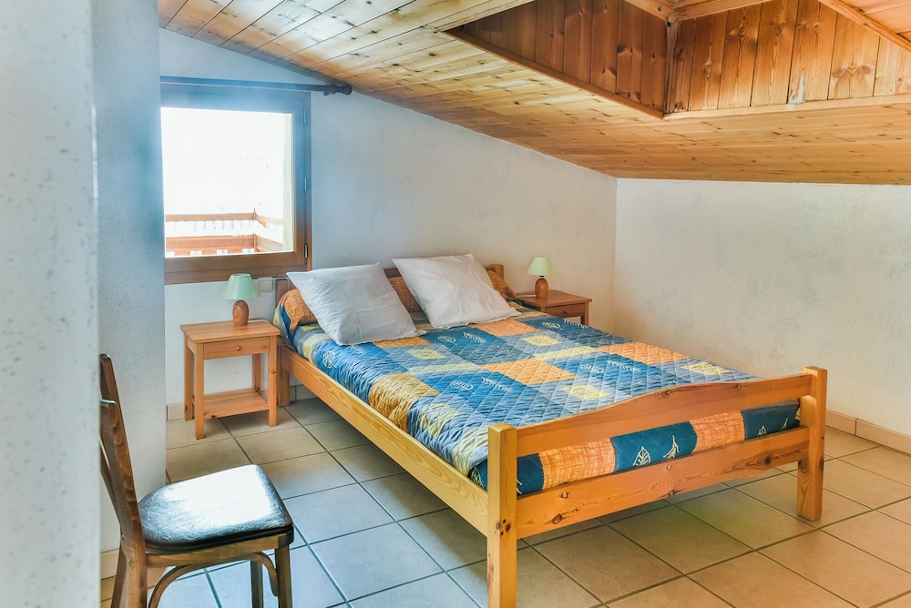 Myosotis En Face Des Pistes Et Toutes Activités Dans Beau Village Du Queyras. - Abriès