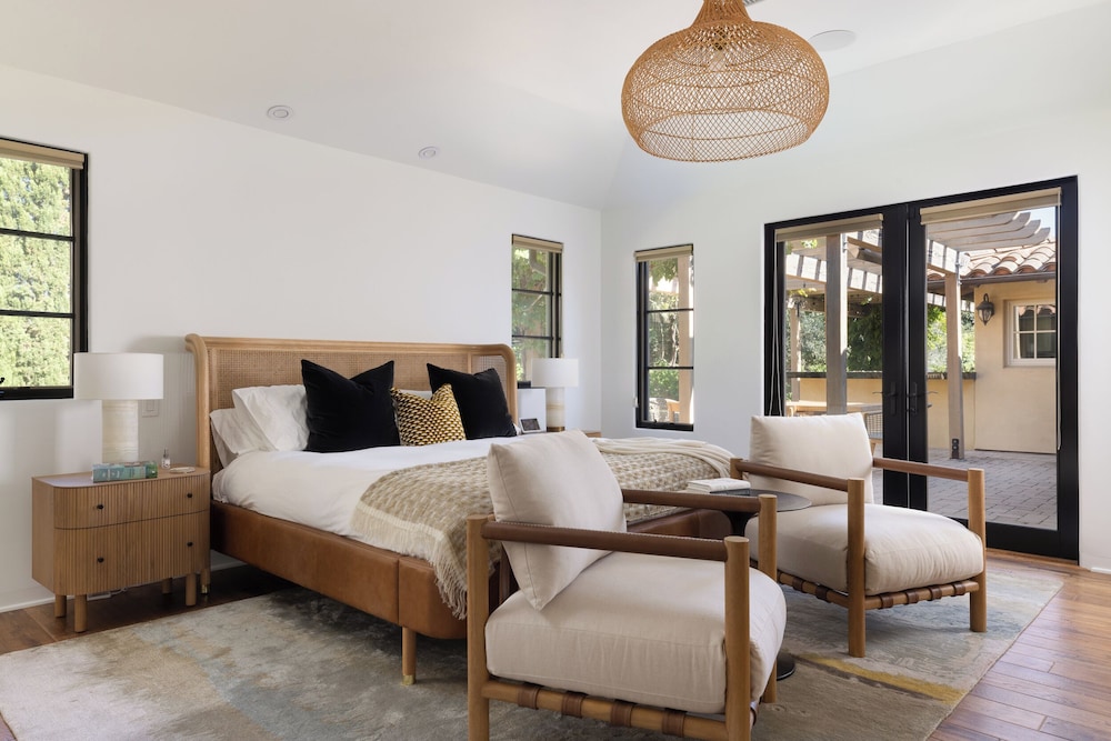 Tranquil Montecito Spanish, minutes to the beach, lower village and ...