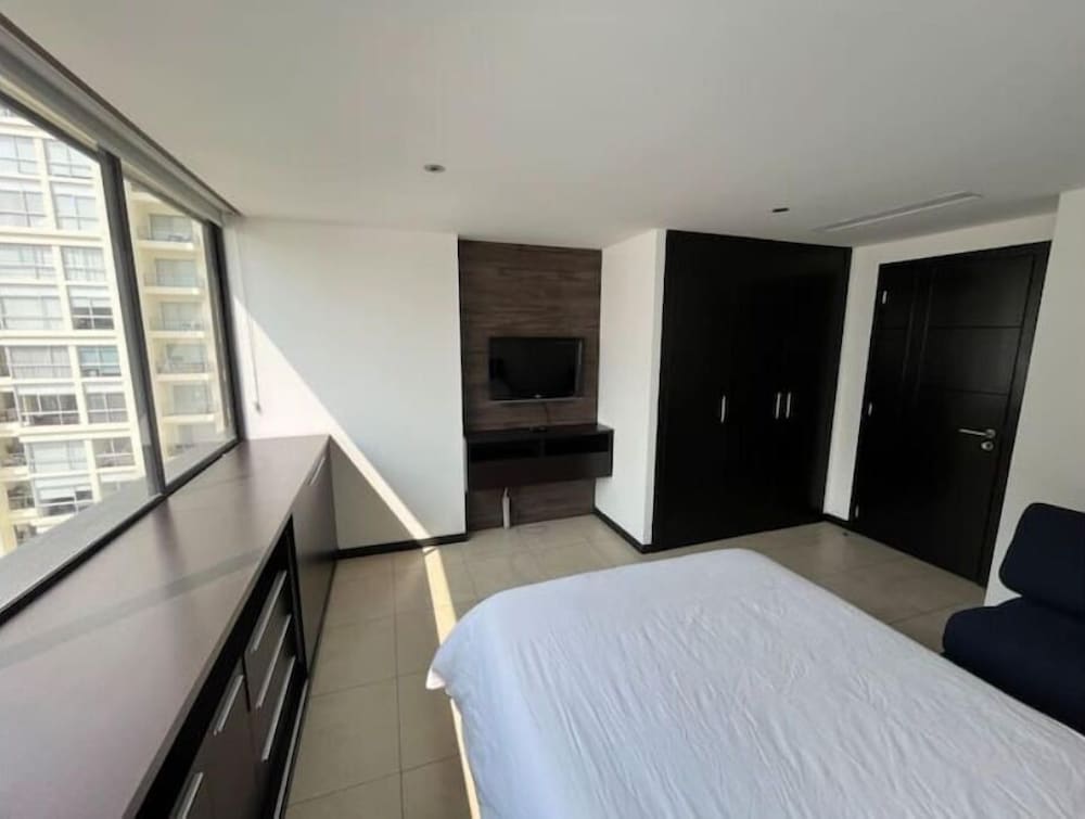 Puerto Santa Ana , automatic check in, Parking - Guayaquil | Vrbo