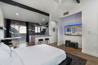 Ash & Ko Boutique Lodging
