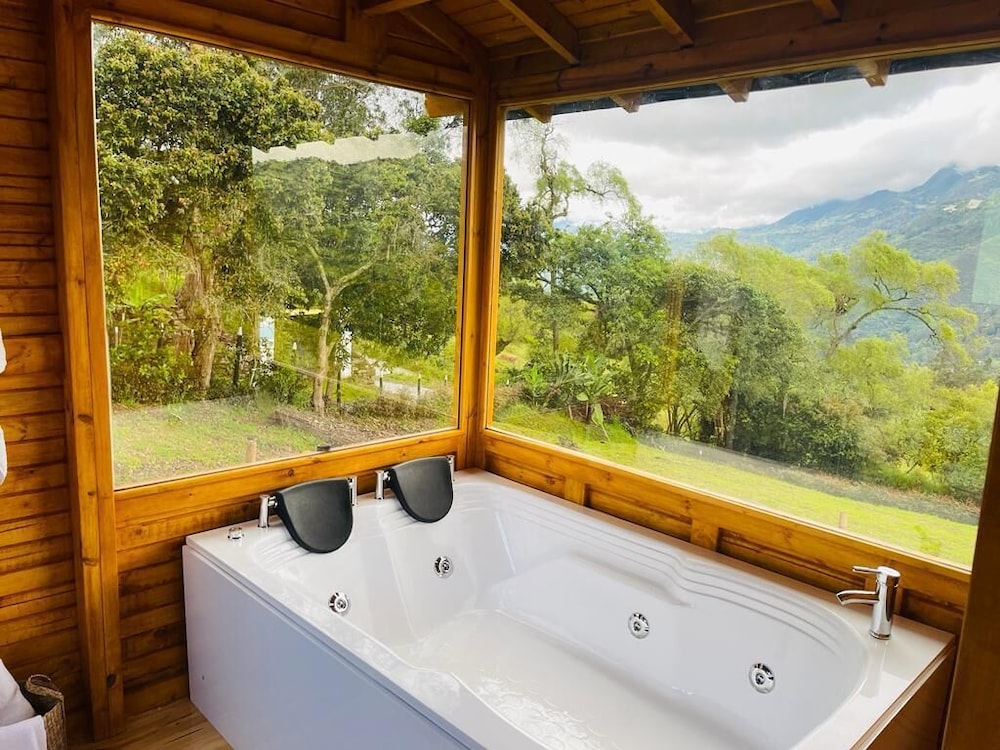 Glamping Shalom Con Jacuzzi, A 15 Min De Los Termales De Santa Monica - Choachí