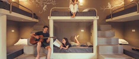 Dormitório Partilhado Superior, em dormitório misto | Wi-fi grátis, roupa de cama fornecida