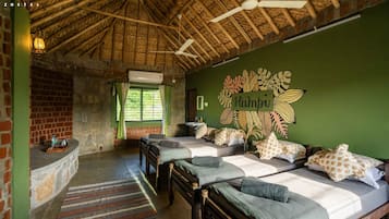 Quarto quádruplo luxo | 1 quarto, Wi-Fi de cortesia, roupa de cama