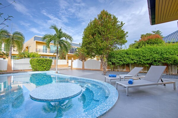 Lovely Pool Villa Platinum Near Nai Harn - Phuket