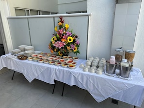 Pequeno-almoço completo diário incluído 