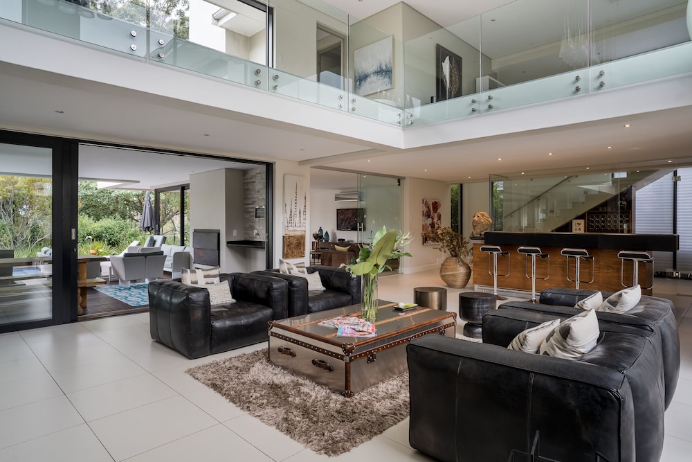 4 Bedroom Villa In A Gated Golfclub Community With Outdoor Pool - Paarl