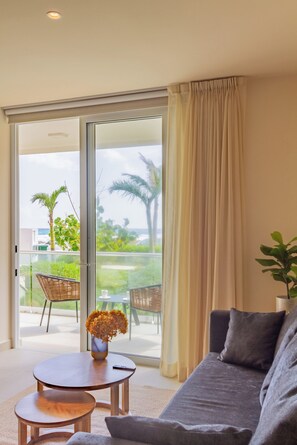 Apartamento conforto, 2 quartos, sacada | Área de estar