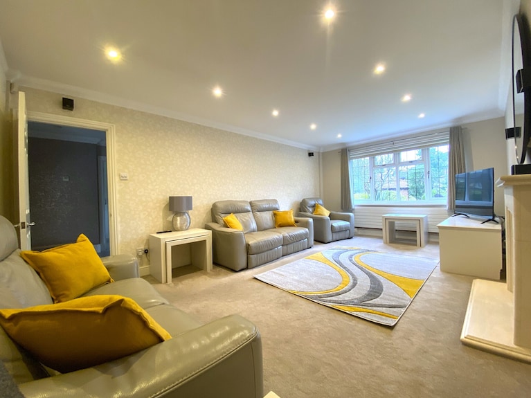 Binfield: Beautiful Five Bedroom House - Oxfordshire