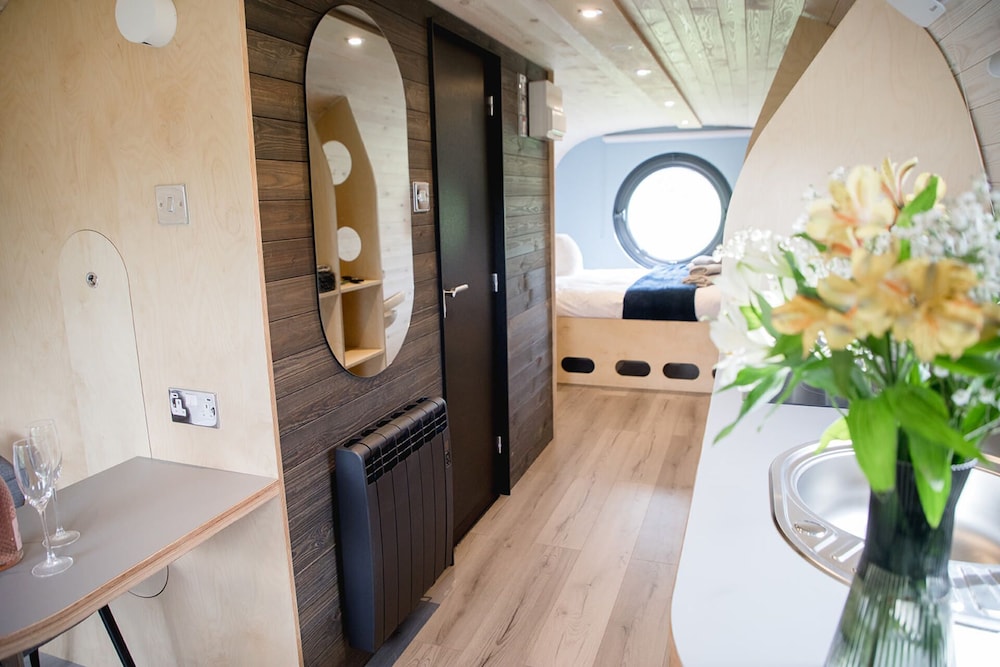 Luxury Anthropod - Whitewisp & Private Hot Tub - Alloa | Vrbo