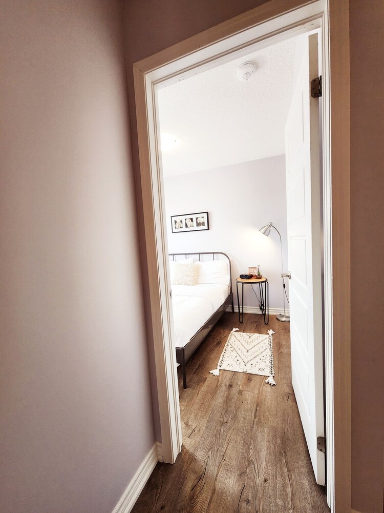 Cozy 4 bedroom Home in Milton GTA - Milton | Vrbo