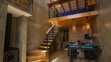 Apartamento Superior | Cozinha privada | Minifrigorífico, um micro-ondas, uma placa de cozinha