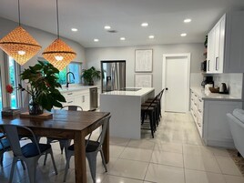 Casa Familiar, 2 quartos, não fumadores, piscina privativa | Cozinha privada | Um micro-ondas, uma cafeteira/bule, uma chaleira elétrica 