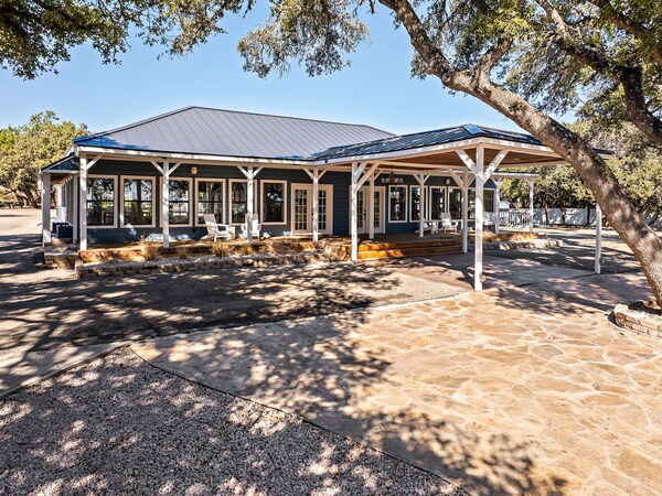 The Claire Hotel - Canyon Lake, TX