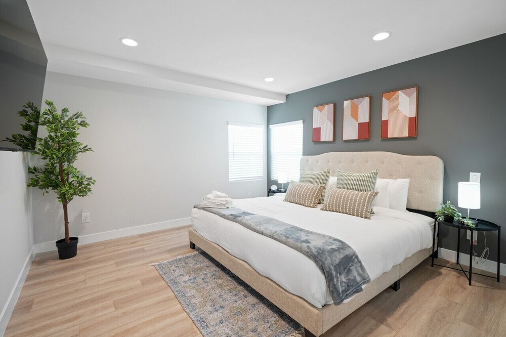 Peaceful Getaway In Baldwin Park: 3br Home With Gated Parking, Gourmet Kitchen, And Memorable Moments - 다우니