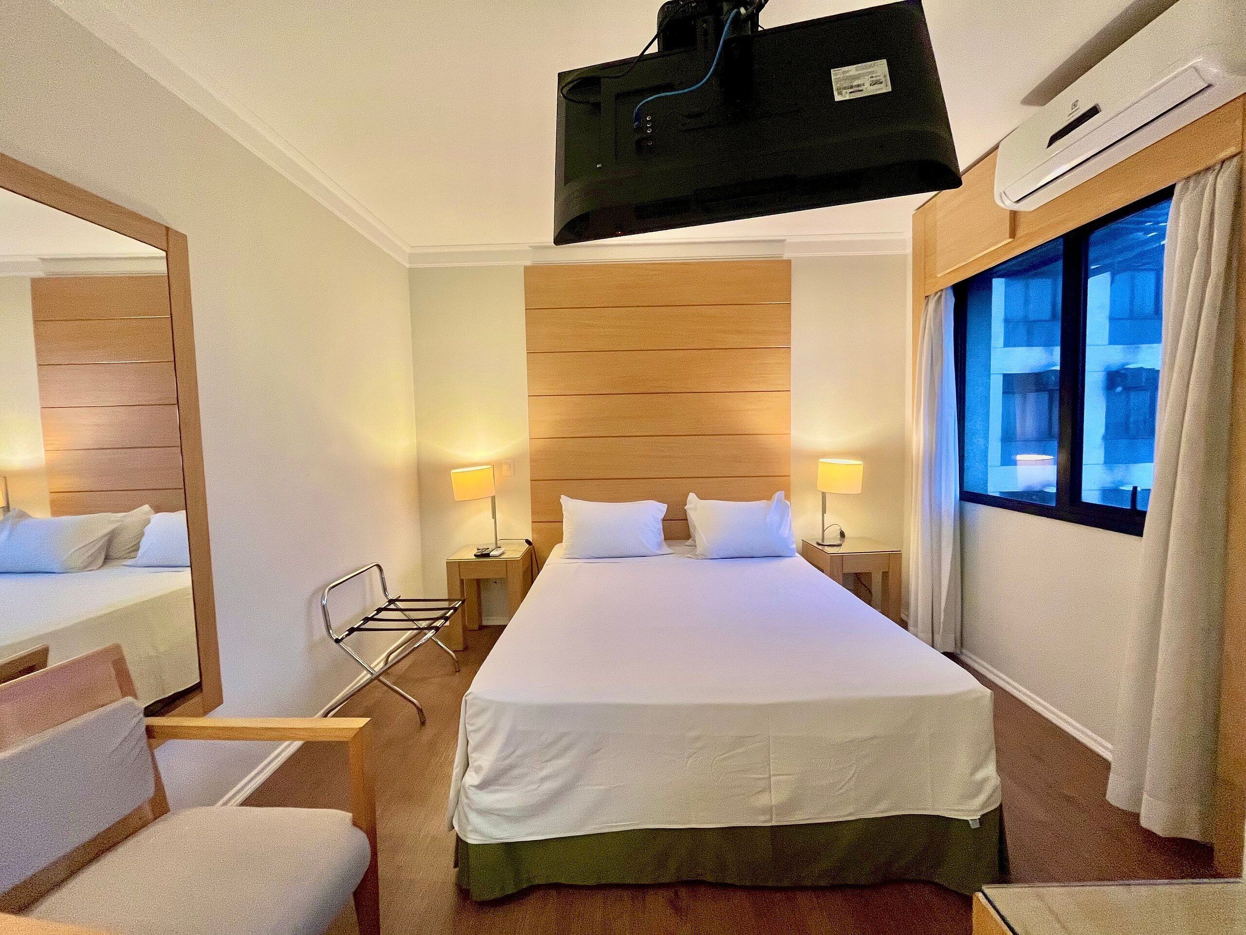 Quarto Quádruplo Executivo | Roupa de alta qualidade, camas de colchão pillowtop, minibar 