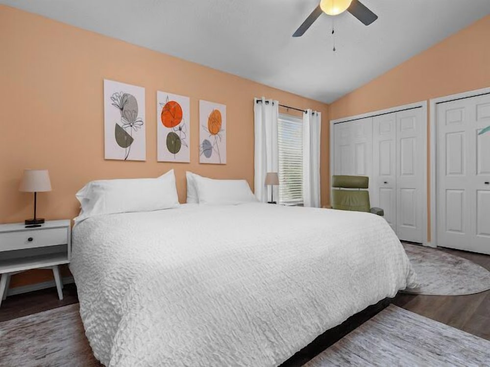 Solar Half-Plex with Chic Style in Country Glen - Keizer | Vrbo